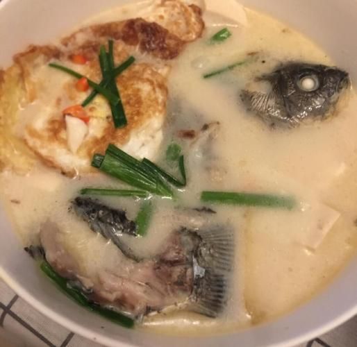 鲫鱼豆腐汤怎么炖才白_鲫鱼豆腐汤的做法窍门-第1张图片-山城妙识 鲫鱼豆腐汤怎么炖才白_鲫鱼豆腐汤的做法窍门-第1张图片-山城妙识