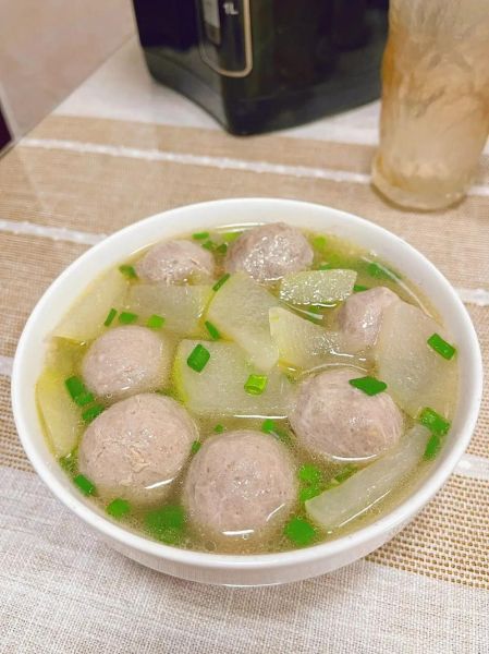 牛肉丸冬瓜汤怎么做_牛肉丸冬瓜汤的家常做法-第2张图片-山城妙识 牛肉丸冬瓜汤怎么做_牛肉丸冬瓜汤的家常做法-第2张图片-山城妙识
