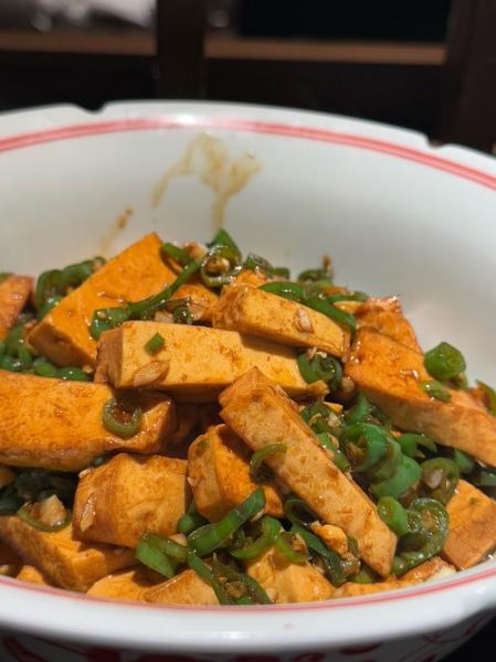 青椒炒香干怎么做_香干要不要焯水-第1张图片-山城妙识 青椒炒香干怎么做_香干要不要焯水-第1张图片-山城妙识