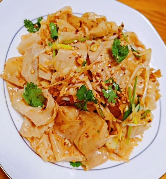 凉拌豆皮怎么做好吃_凉拌豆皮需要焯水吗-第2张图片-山城妙识 凉拌豆皮怎么做好吃_凉拌豆皮需要焯水吗-第2张图片-山城妙识