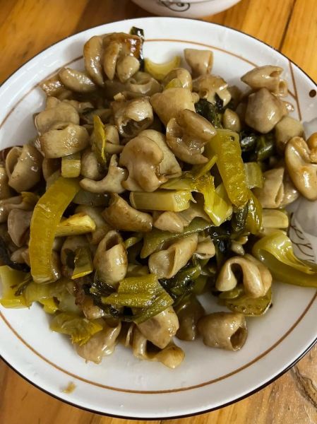 猪大肠炒酸菜怎么做_酸菜炒猪大肠要不要焯水-第1张图片-山城妙识 猪大肠炒酸菜怎么做_酸菜炒猪大肠要不要焯水-第1张图片-山城妙识