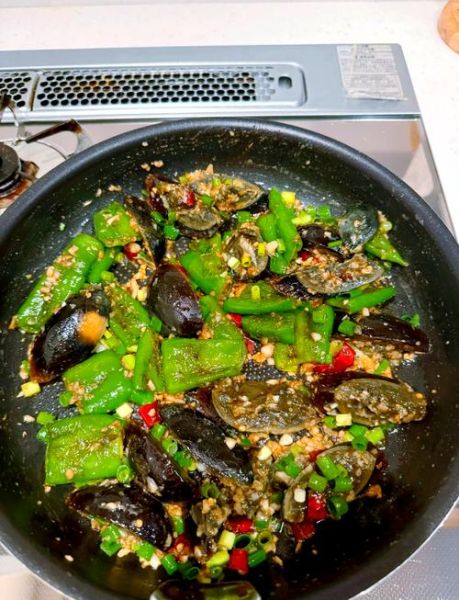 皮蛋炒青椒怎么做_皮蛋炒青椒用不用焯水-第1张图片-山城妙识 皮蛋炒青椒怎么做_皮蛋炒青椒用不用焯水-第1张图片-山城妙识