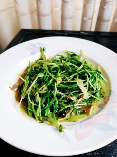 豌豆苗怎么炒好吃_豌豆苗焯水几分钟-第1张图片-山城妙识 豌豆苗怎么炒好吃_豌豆苗焯水几分钟-第1张图片-山城妙识