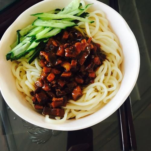 肉丁炸酱怎么做_炸酱面肉丁怎么切-第1张图片-山城妙识 肉丁炸酱怎么做_炸酱面肉丁怎么切-第1张图片-山城妙识