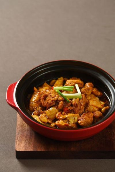 砂锅炖鸡的家常做法_砂锅炖鸡需要焯水吗-第1张图片-山城妙识 砂锅炖鸡的家常做法_砂锅炖鸡需要焯水吗-第1张图片-山城妙识