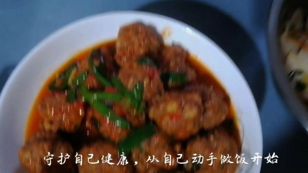 红烧丸子怎么做_家常红烧丸子做法步骤-第1张图片-山城妙识 红烧丸子怎么做_家常红烧丸子做法步骤-第1张图片-山城妙识