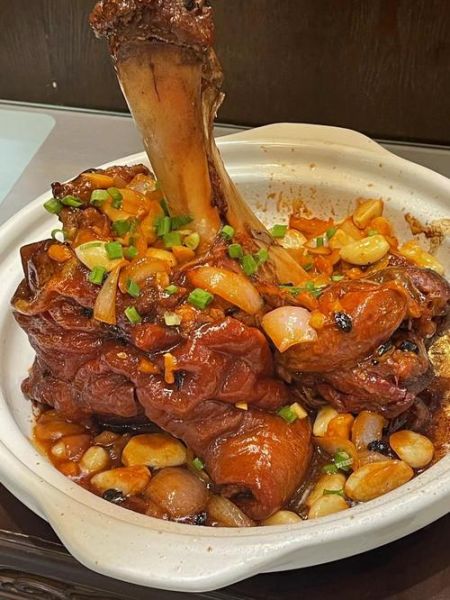 扒肘子怎么做_扒肘子为什么肥而不腻-第1张图片-山城妙识 扒肘子怎么做_扒肘子为什么肥而不腻-第1张图片-山城妙识