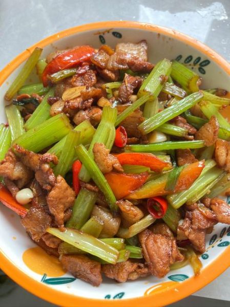 芹菜怎么炒好吃_芹菜炒肉的家常做法-第3张图片-山城妙识 芹菜怎么炒好吃_芹菜炒肉的家常做法-第3张图片-山城妙识