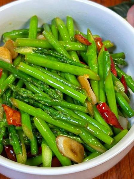 清炒芦笋怎么做_芦笋焯水几分钟才脆绿-第3张图片-山城妙识 清炒芦笋怎么做_芦笋焯水几分钟才脆绿-第3张图片-山城妙识