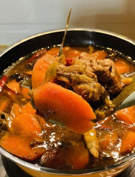 胡萝卜炖羊肉怎么做_胡萝卜炖羊肉用高压锅还是砂锅-第1张图片-山城妙识 胡萝卜炖羊肉怎么做_胡萝卜炖羊肉用高压锅还是砂锅-第1张图片-山城妙识