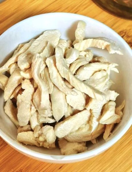 水煮鸡胸肉怎么做_水煮鸡胸肉减肥餐做法-第3张图片-山城妙识 水煮鸡胸肉怎么做_水煮鸡胸肉减肥餐做法-第3张图片-山城妙识