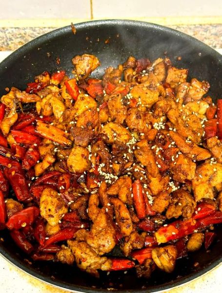 辣子鸡怎么做才正宗_正宗辣子鸡用什么辣椒-第2张图片-山城妙识