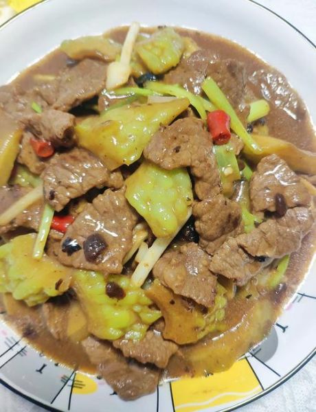 苦瓜炒牛肉怎么做_苦瓜炒牛肉用焯水吗-第2张图片-山城妙识 苦瓜炒牛肉怎么做_苦瓜炒牛肉用焯水吗-第2张图片-山城妙识