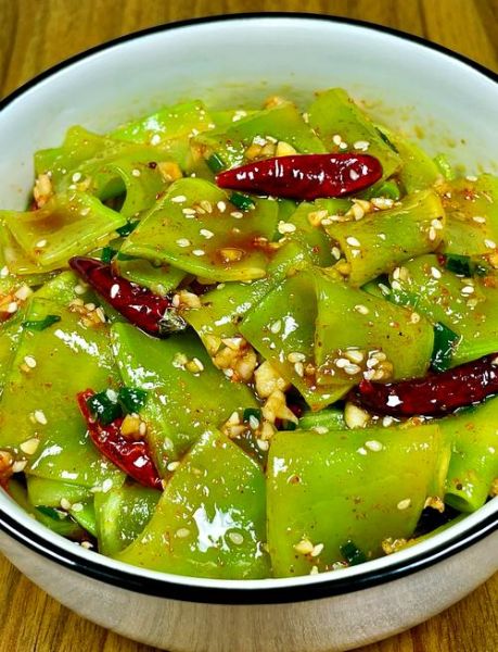 莴笋凉拌怎么做好吃_莴笋凉拌要不要焯水-第1张图片-山城妙识 莴笋凉拌怎么做好吃_莴笋凉拌要不要焯水-第1张图片-山城妙识