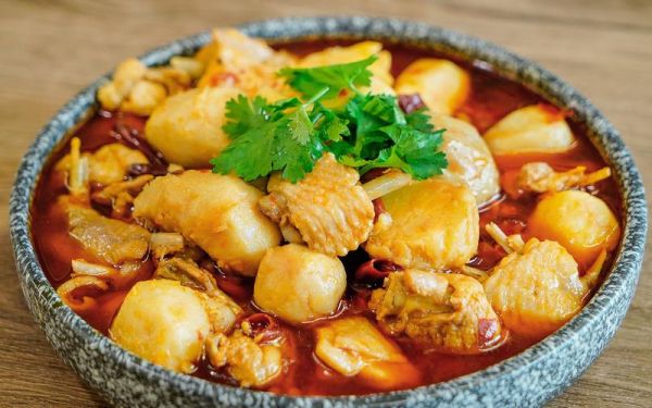 芋儿烧鸡川味正宗做法_芋儿烧鸡怎么做好吃又嫩-第1张图片-山城妙识 芋儿烧鸡川味正宗做法_芋儿烧鸡怎么做好吃又嫩-第1张图片-山城妙识