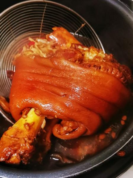 肘子怎么炖才软烂_肘子焯水用冷水还是热水-第2张图片-山城妙识 肘子怎么炖才软烂_肘子焯水用冷水还是热水-第2张图片-山城妙识
