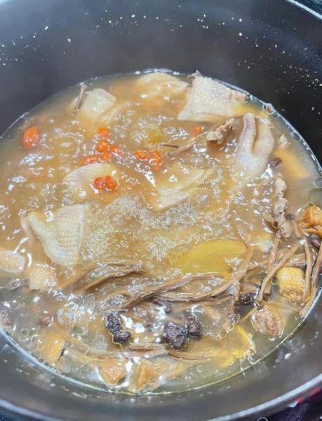 松茸炖鸡怎么做_松茸炖鸡需要焯水吗-第3张图片-山城妙识 松茸炖鸡怎么做_松茸炖鸡需要焯水吗-第3张图片-山城妙识