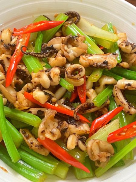 炒鱿鱼的家常做法_炒鱿鱼怎么炒才嫩-第3张图片-山城妙识