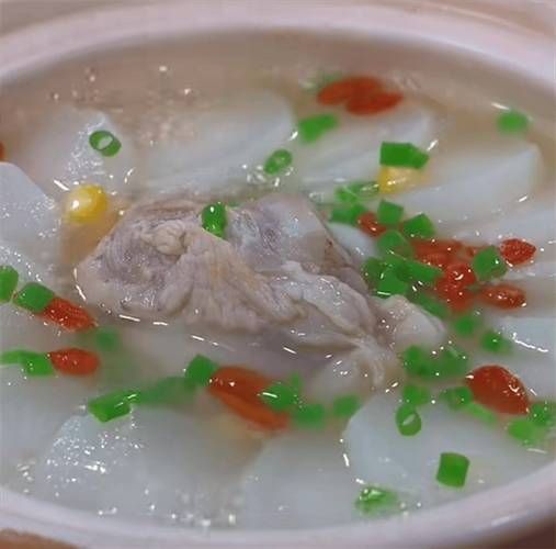 骨头汤怎么熬才白_骨头汤需要焯水吗-第1张图片-山城妙识 骨头汤怎么熬才白_骨头汤需要焯水吗-第1张图片-山城妙识