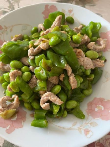 青椒炒毛豆怎么做_青椒炒毛豆先炒哪个-第1张图片-山城妙识 青椒炒毛豆怎么做_青椒炒毛豆先炒哪个-第1张图片-山城妙识