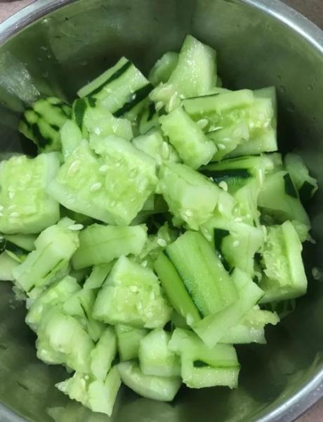 拍黄瓜怎么做好吃_拍黄瓜要不要焯水-第2张图片-山城妙识 拍黄瓜怎么做好吃_拍黄瓜要不要焯水-第2张图片-山城妙识
