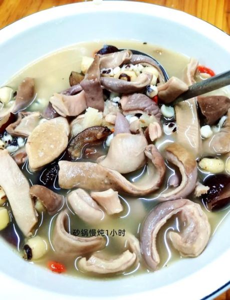 莲子猪肚汤的做法大全_莲子猪肚汤怎么炖最养胃-第1张图片-山城妙识 莲子猪肚汤的做法大全_莲子猪肚汤怎么炖最养胃-第1张图片-山城妙识