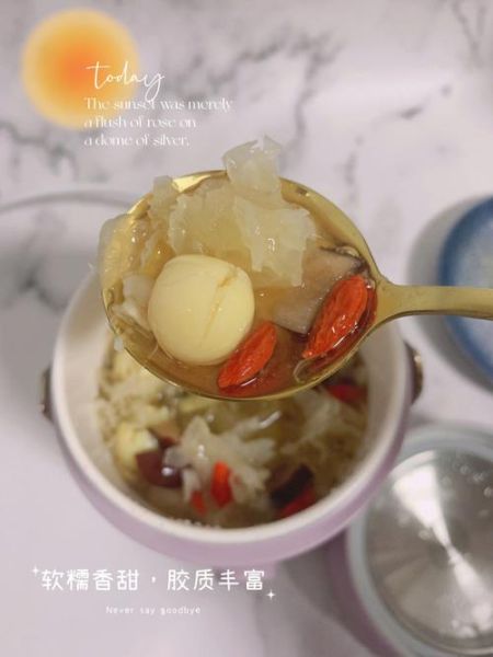 莲子百合银耳汤的做法_怎么炖出胶质-第3张图片-山城妙识 莲子百合银耳汤的做法_怎么炖出胶质-第3张图片-山城妙识