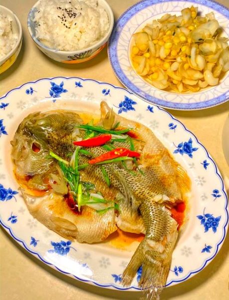 清蒸鲈鱼怎么做_鲈鱼怎么做好吃又简单-第1张图片-山城妙识 清蒸鲈鱼怎么做_鲈鱼怎么做好吃又简单-第1张图片-山城妙识