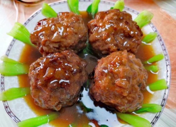 狮子头怎么做好吃_正宗狮子头配料有哪些-第3张图片-山城妙识 狮子头怎么做好吃_正宗狮子头配料有哪些-第3张图片-山城妙识