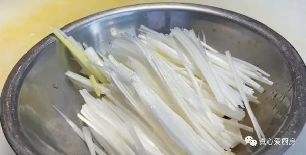 胡萝卜怎么炒好吃_胡萝卜丝的做法大全-第1张图片-山城妙识 胡萝卜怎么炒好吃_胡萝卜丝的做法大全-第1张图片-山城妙识