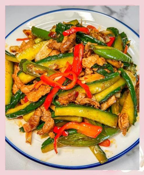 青瓜炒肉怎么炒才脆嫩_青瓜炒肉要不要焯水-第1张图片-山城妙识 青瓜炒肉怎么炒才脆嫩_青瓜炒肉要不要焯水-第1张图片-山城妙识