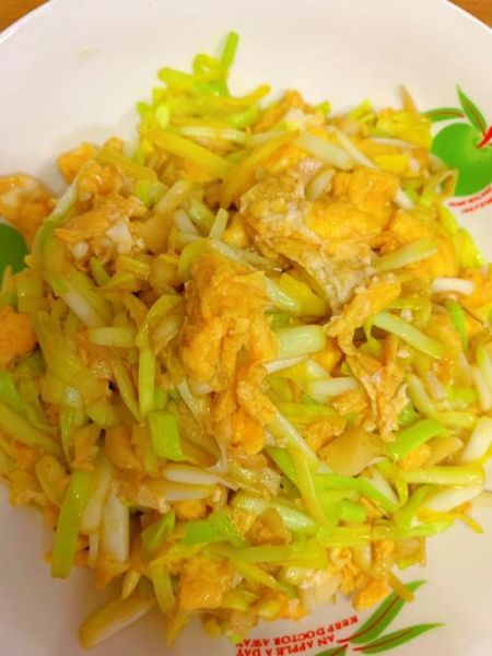 蒜苗炒鸡蛋怎么做_蒜苗炒鸡蛋的家常做法-第1张图片-山城妙识