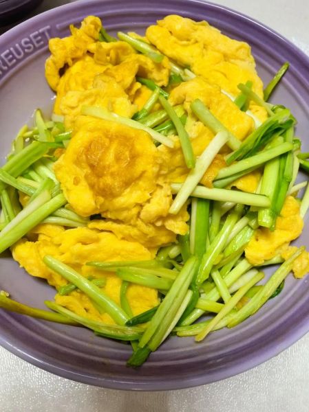 蒜苗炒鸡蛋怎么做_蒜苗炒鸡蛋的家常做法-第2张图片-山城妙识