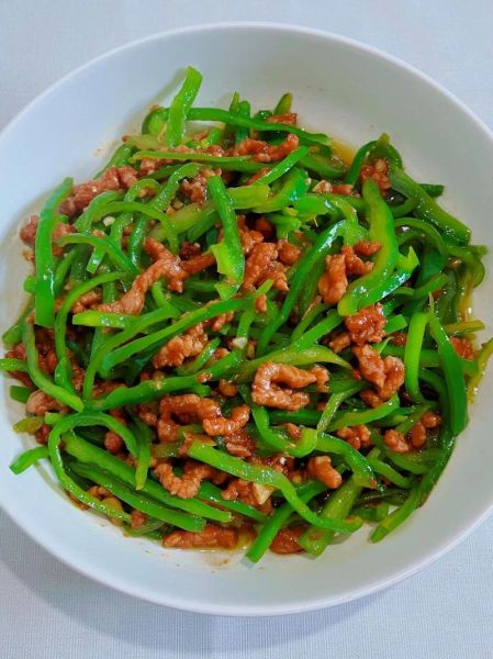 尖椒炒肉丝怎么炒好吃_尖椒炒肉丝的家常做法-第2张图片-山城妙识