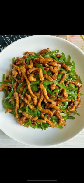 尖椒炒肉丝怎么炒好吃_尖椒炒肉丝的家常做法-第1张图片-山城妙识