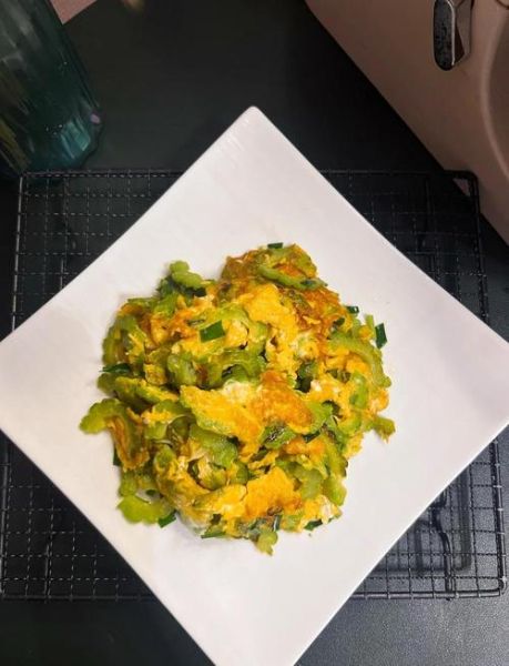 苦瓜炒蛋怎么做不苦_苦瓜炒蛋先炒苦瓜还是先炒蛋-第3张图片-山城妙识 苦瓜炒蛋怎么做不苦_苦瓜炒蛋先炒苦瓜还是先炒蛋-第3张图片-山城妙识