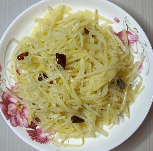 炒土豆丝怎么炒才脆_土豆丝要不要焯水-第1张图片-山城妙识
