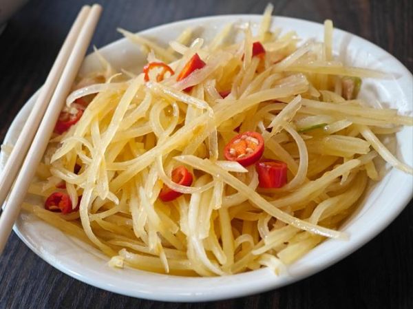 炒土豆丝怎么炒才脆_土豆丝要不要焯水-第2张图片-山城妙识
