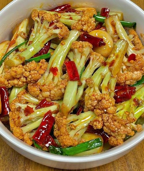 花菜凉拌怎么做好吃_花菜焯水几分钟口感脆-第1张图片-山城妙识