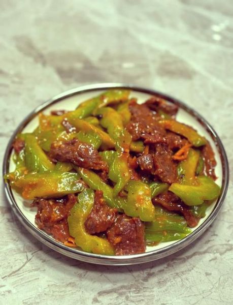 苦瓜炒肉片怎么做_苦瓜炒肉片要不要焯水-第1张图片-山城妙识