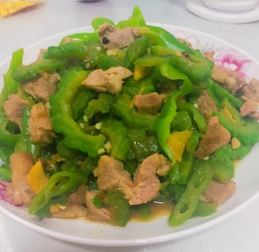 苦瓜炒肉片怎么做_苦瓜炒肉片要不要焯水-第3张图片-山城妙识