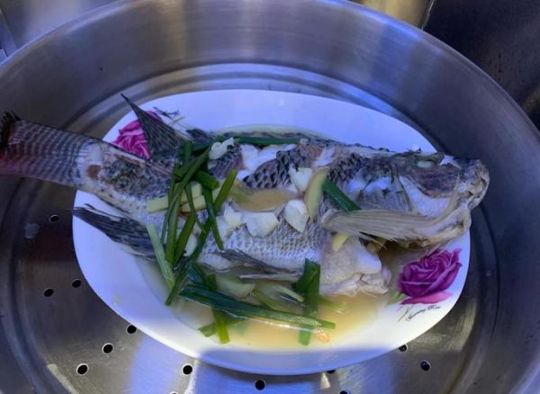 清蒸罗非鱼怎么蒸不腥_清蒸罗非鱼用大火还是小火-第1张图片-山城妙识