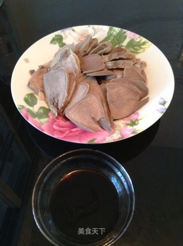 白切猪舌头怎么做_白切猪舌头焯水多久-第3张图片-山城妙识 白切猪舌头怎么做_白切猪舌头焯水多久-第3张图片-山城妙识