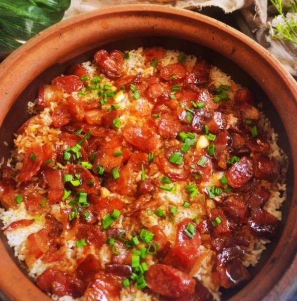 香肠煲仔饭怎么做_正宗广式锅巴技巧-第1张图片-山城妙识 香肠煲仔饭怎么做_正宗广式锅巴技巧-第1张图片-山城妙识