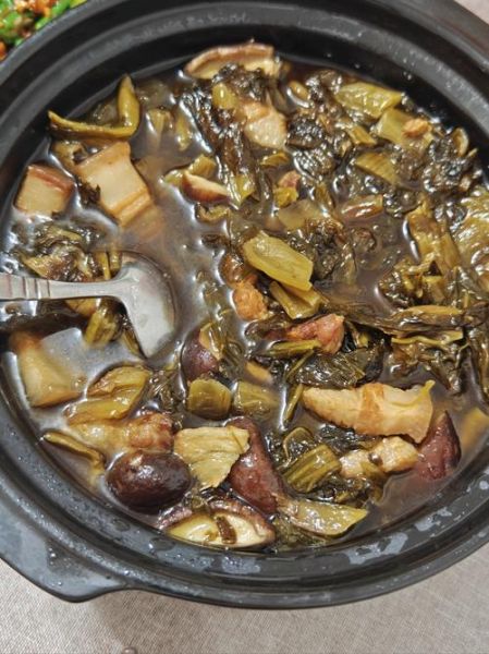 客家咸菜焖猪肉怎么做_咸菜焖猪肉用什么肉最好-第1张图片-山城妙识