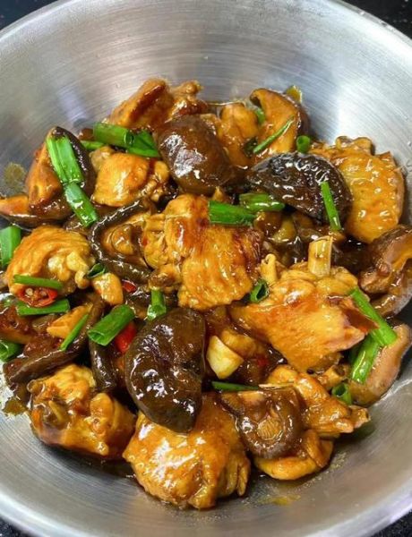 香菇鸡翅怎么做_香菇鸡翅要焯水吗-第1张图片-山城妙识 香菇鸡翅怎么做_香菇鸡翅要焯水吗-第1张图片-山城妙识