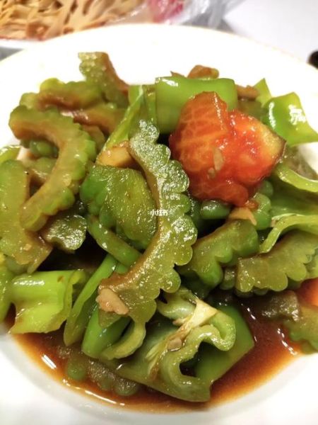 青椒炒苦瓜怎么做不苦_苦瓜炒前要不要焯水-第1张图片-山城妙识