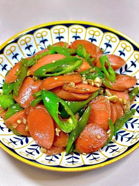 辣椒炒香肠怎么炒好吃_辣椒炒香肠的家常做法-第1张图片-山城妙识 辣椒炒香肠怎么炒好吃_辣椒炒香肠的家常做法-第1张图片-山城妙识