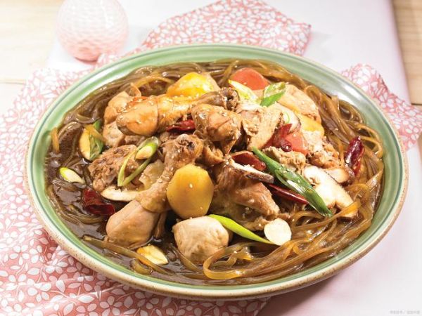 土豆粉皮炖鸡怎么做_家常做法窍门-第2张图片-山城妙识