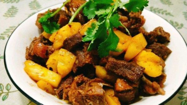 菠萝炒鸭肉怎么做_菠萝炒鸭肉的家常做法-第3张图片-山城妙识